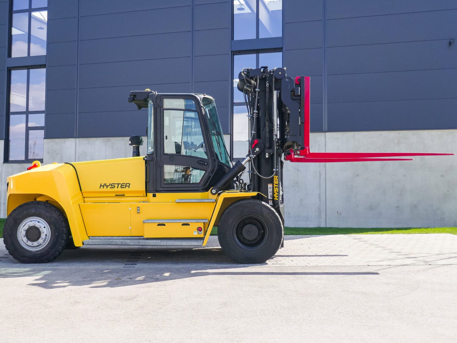 Hyster diesel forklift trucks at Hanselmann - buy or rent
